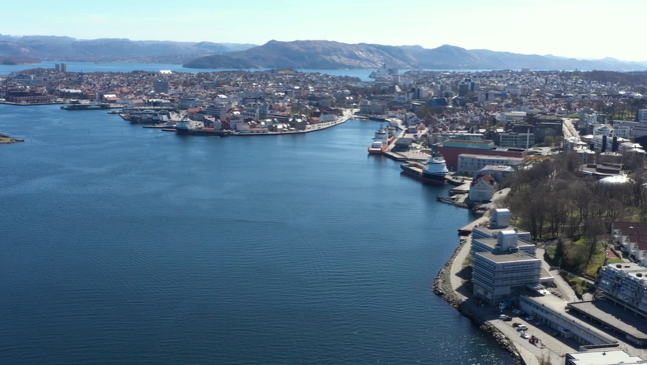 Leveraging S-102 Data to Simulate the Port Approach of the World’s ...